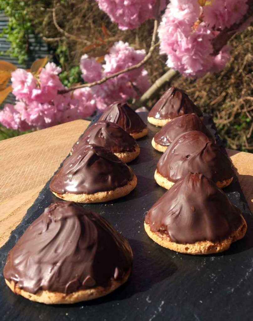 Klassisk Sarah Bernhardt-kage - Opskrift på den dejligste eftermiddagskage